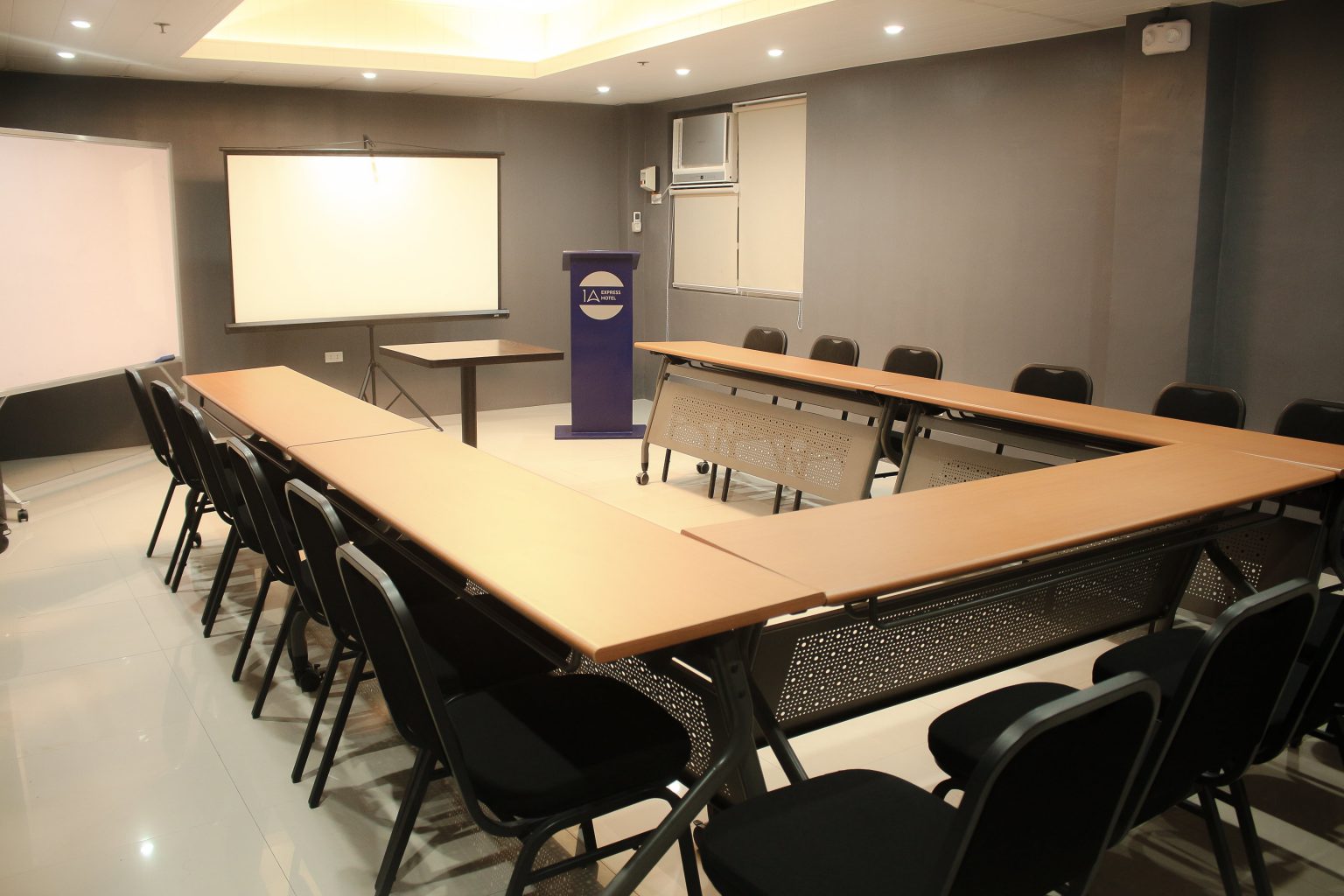 1A Express Hotel – Comfort & Convenience